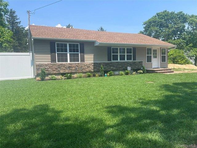 159 Alexander Ave, Holbrook, NY 11741