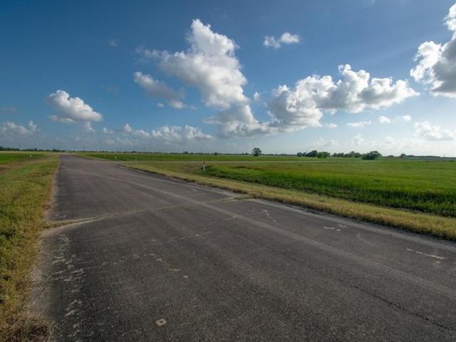 159 Brahman Trl, Angleton, TX 77515