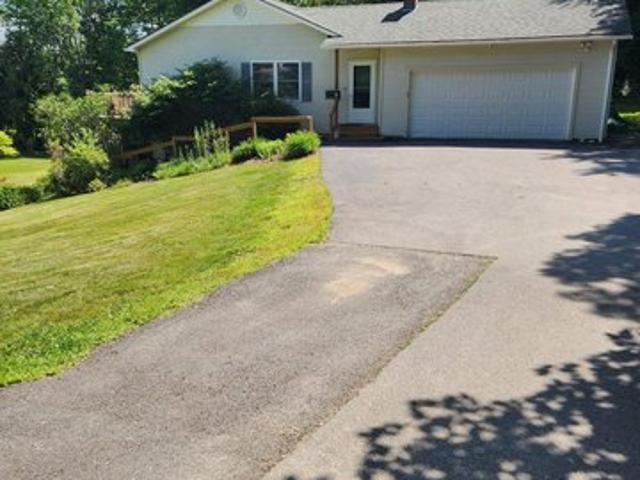 159 Brooks St, Newport City, VT 05855