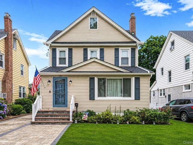 159 Iris Ave, Floral Park, NY 11001