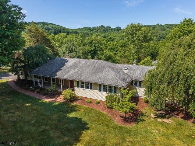 159 Old Clinton Rd, Raritan, NJ 08822
