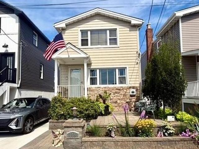 159 Sportsmans Ave, Freeport, NY 11520