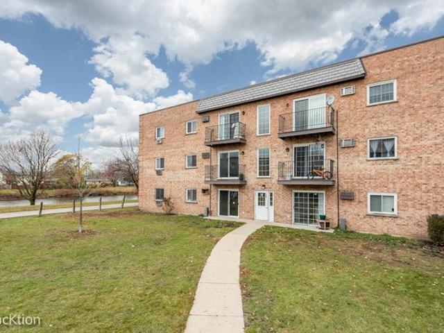 159 W Elk Trl Apt 359, Carol Stream, IL 60188