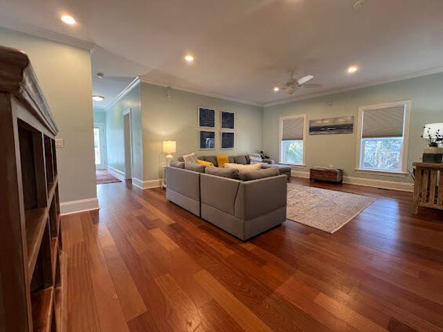 15 42nd Avenue