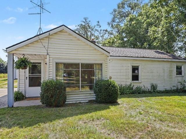 15 4th St, Plainwell, MI 49080