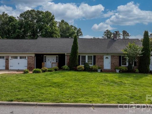 15 6th Em St, Marion, NC 28752
