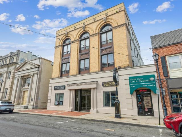 15 1/2 Glen Street 304