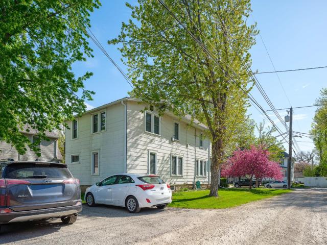 15 12th Avenue NW
