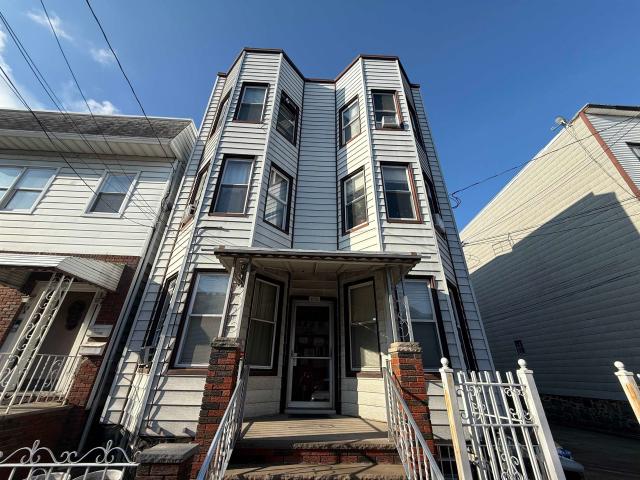 15 17 Laidlaw Ave