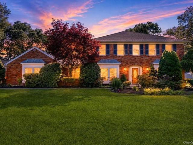 15 17 Park Woods Ln, Kings Park, NY 11754