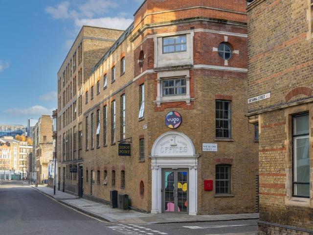 15 27 Britannia Street 1 bed private hall to rent £1,950 pcm £450 pw