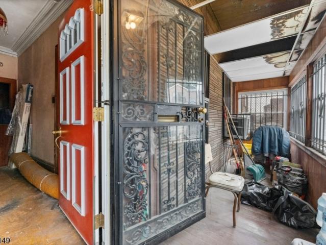 15 Taylor St