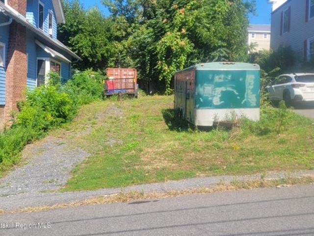 15 Thompson St, Catskill, NY 12414