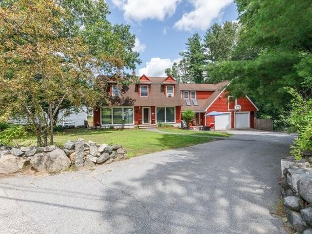 15 Trotting Park Rd, Lowell, MA 01854