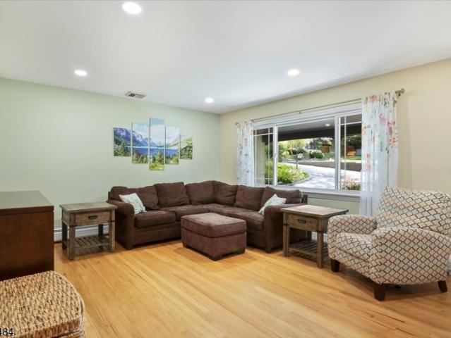 15 Upper High Crest Dr