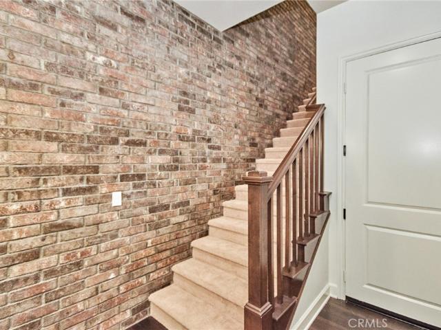 15 Vantis Drive