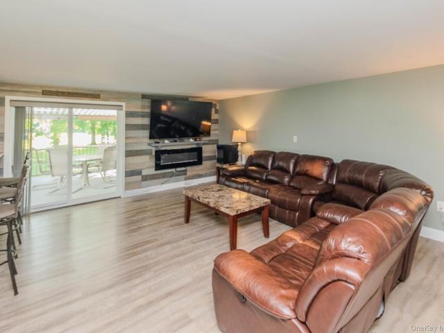 15 Van Dewark Road