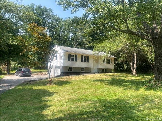 15 Vandewater Dr, Wappingers Falls, NY 12590