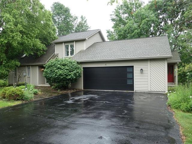 15 Valewood Run, Penfield, NY 14526