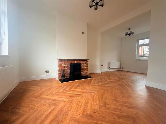 15 Victoria Gardens, Dunmurry, Belfast, BT17 0AG