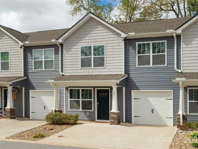 15 Virginia Commons Dr, Arden, NC 28704