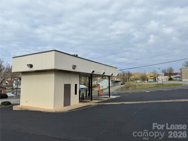 15 W Main Avenue