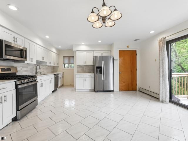 15 W Bradford Ave