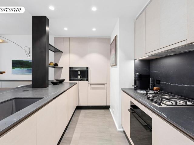 15 W 53RD Street 20E