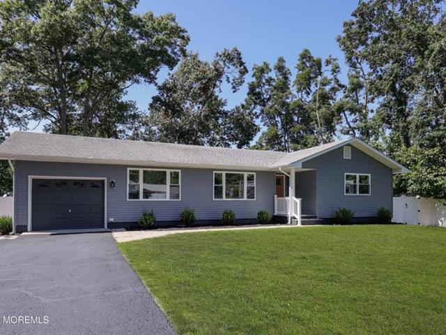 15 Walnut St, Beachwood, NJ 08722