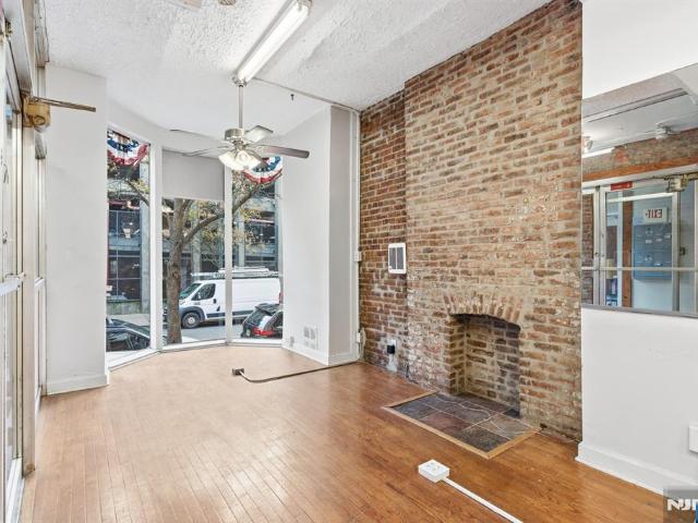15 Warren Street