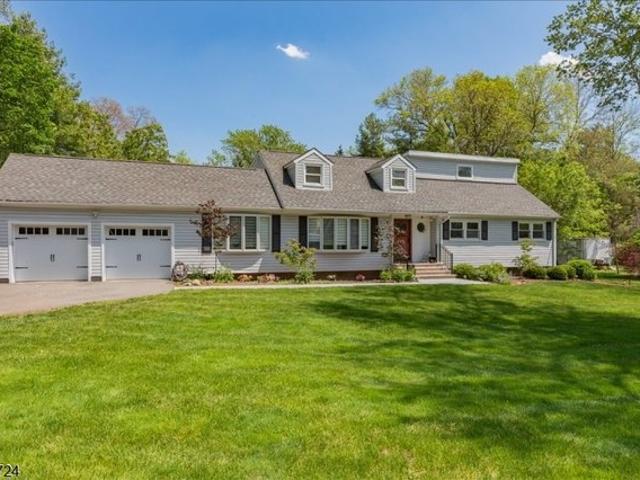 15 Wedgewood Dr, Bernards Twp, NJ 07920