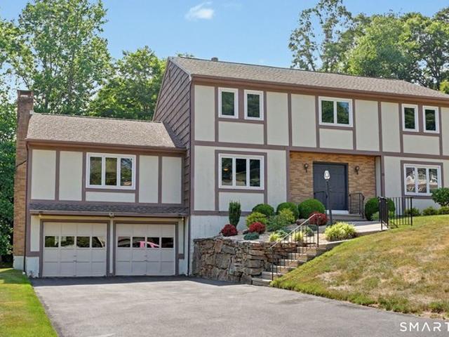 15 Wedgewood Rd, Trumbull, CT 06611