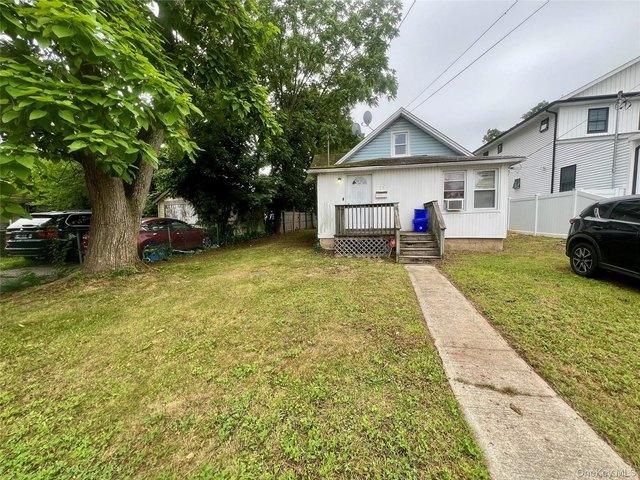 15 Westfield Ave, Roosevelt, NY 11575