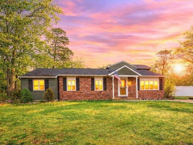15 White Oak Dr, Palermo, NJ 08230
