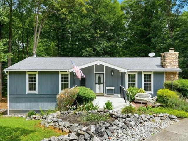 15 Windcrush Ct, Greensboro, NC 27455
