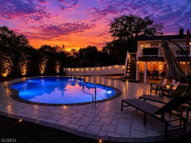 15 Windsor Dr, Jefferson Township, NJ 07438
