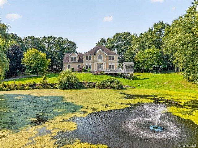 15 Winston Pl, Marlboro, NY 12542