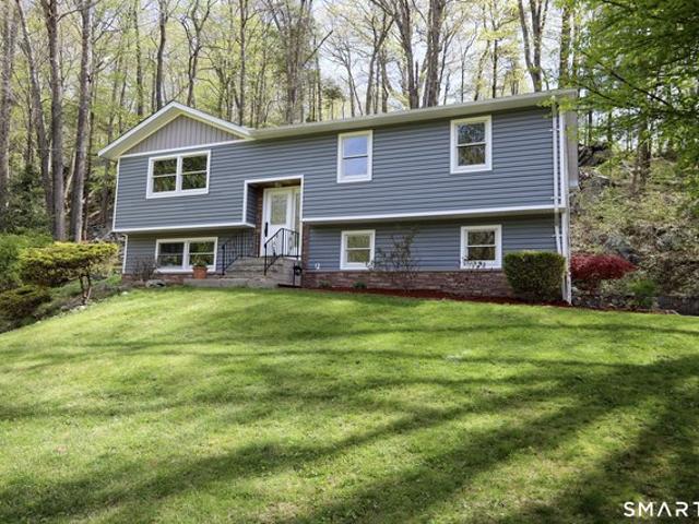 15 Wicks Manor Dr, Danbury, CT 06810