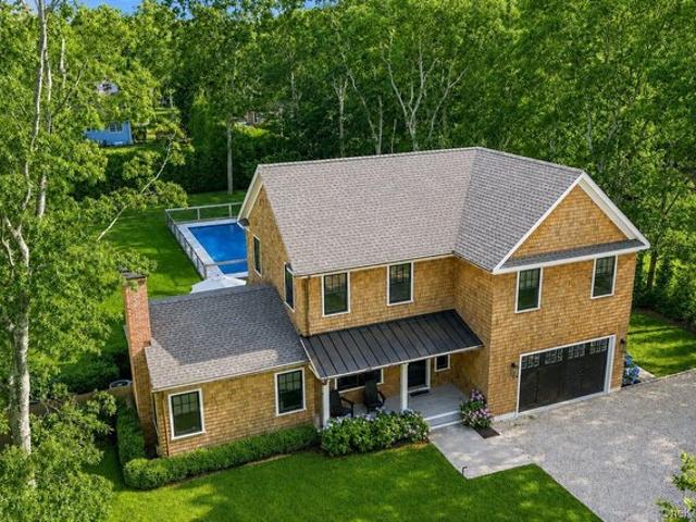15 Wild Cherry Ln, East Quogue, NY 11942