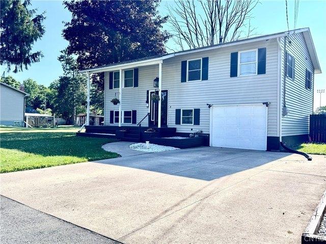 15 Wilkinson Pl, Baldwinsville, NY 13027