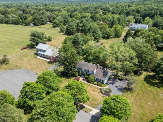 15 Williamsburg Ct