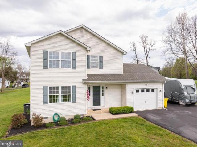 15 Willis Dr, Bunker Hill, WV 25413