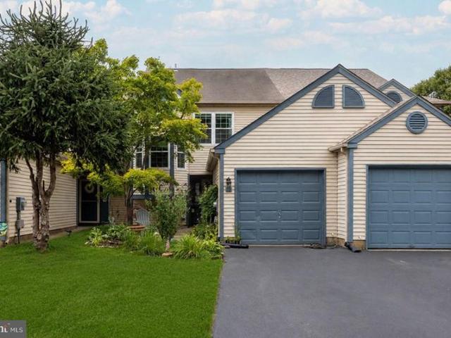 15 Willow Bend Dr, Hamilton, NJ 08690