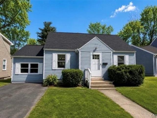 15 Woodlawn Ave E, Utica, NY 13501