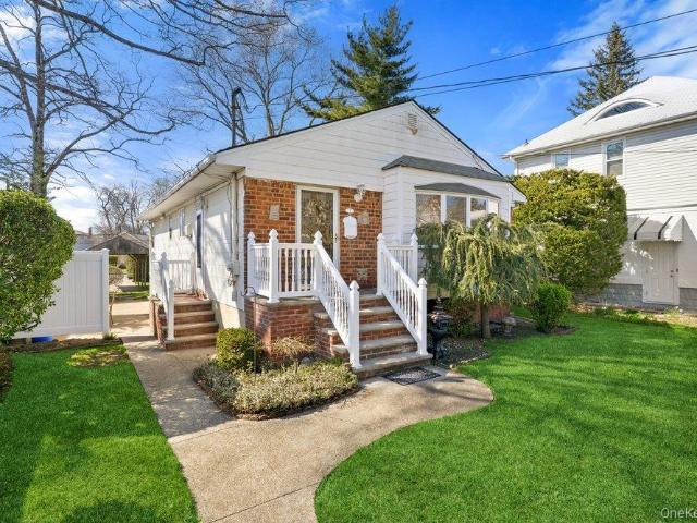 15 Woodlawn Avenue