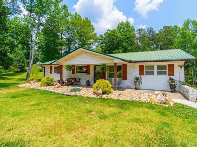 15 Woodland Cir, Bremen, GA 30110