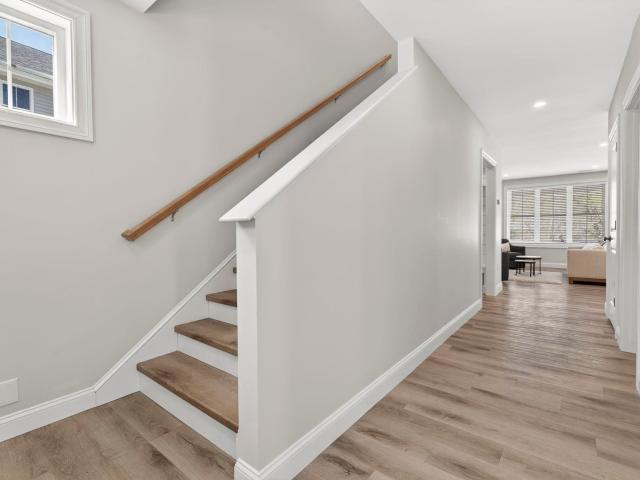 15 Woodmans Lane