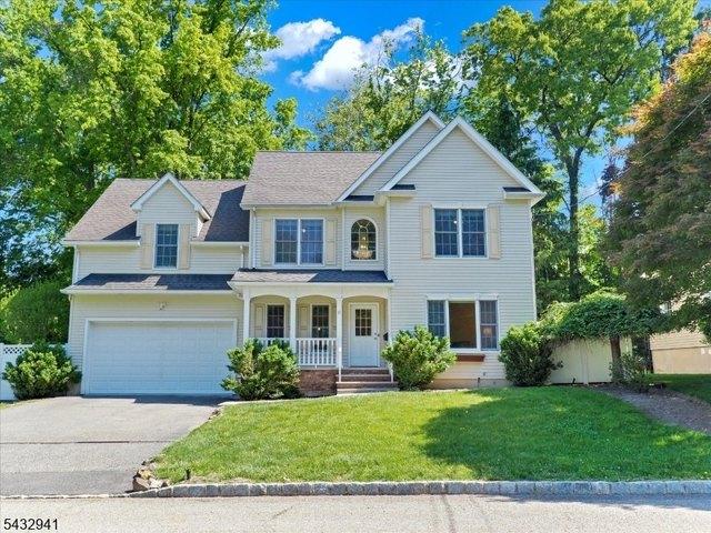 15 Woodrow Pl, West Caldwell, NJ 07006