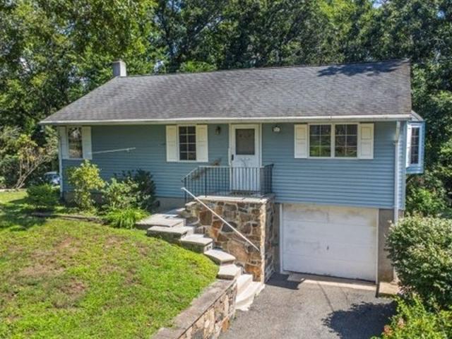 15 Wynding Way, Rockaway, NJ 07866