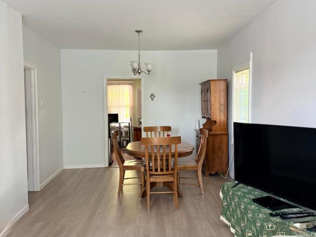 15 Zoar Avenue